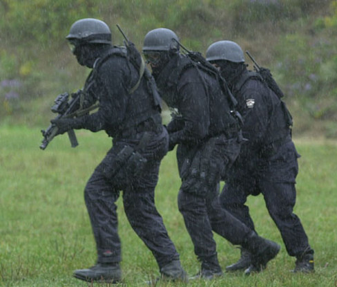 SWAT Team Heroically Ends 6 Hour Standoff with Empty Apartment