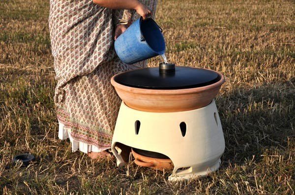Solar Powered Water Distiller Turns Salt Water into Fresh Drinking ...