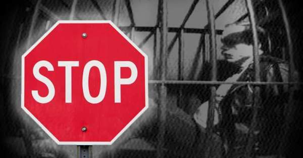 This Man Rolled a Stop Sign So He was Locked in a 3'X5' Cage ...