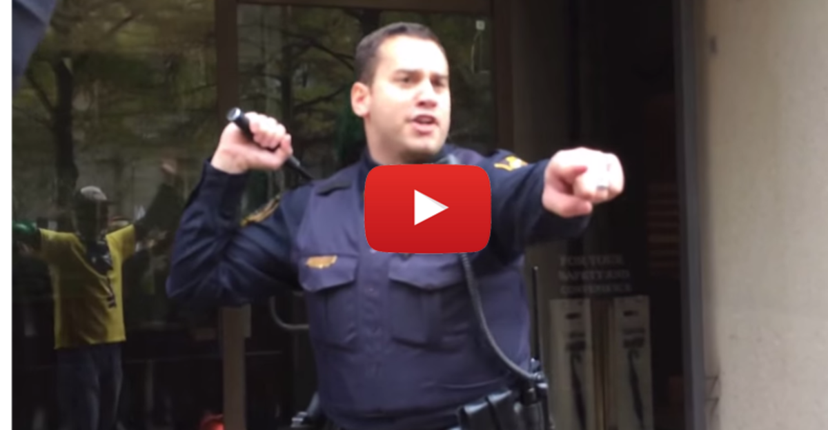 Angry Protesters Storm FBI Building, Back Scared Cops into Corner - The ...