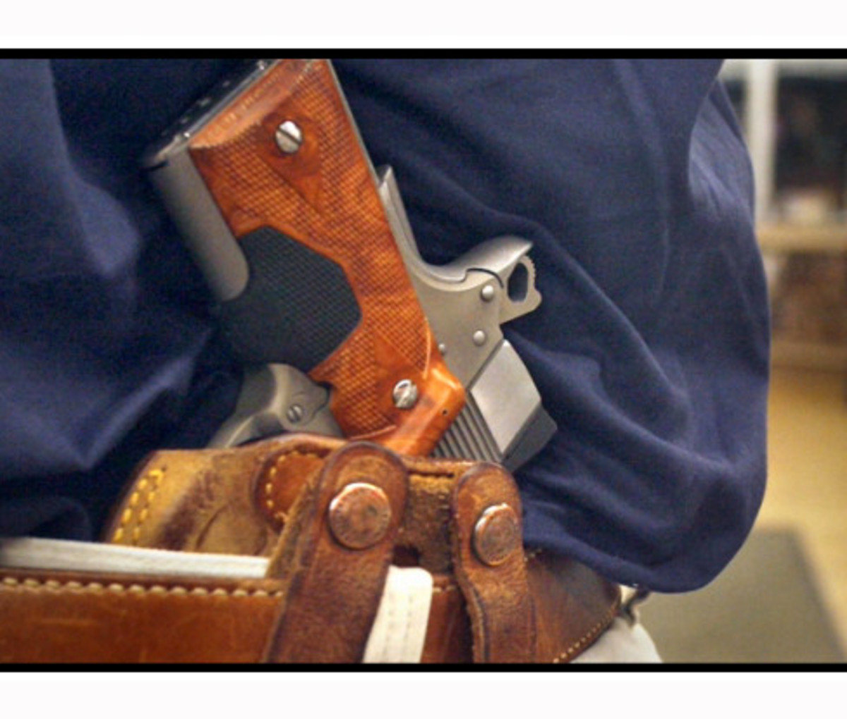 911 to Lady Reporting Man for Open Carry: “It’s Not Illegal to Open ...