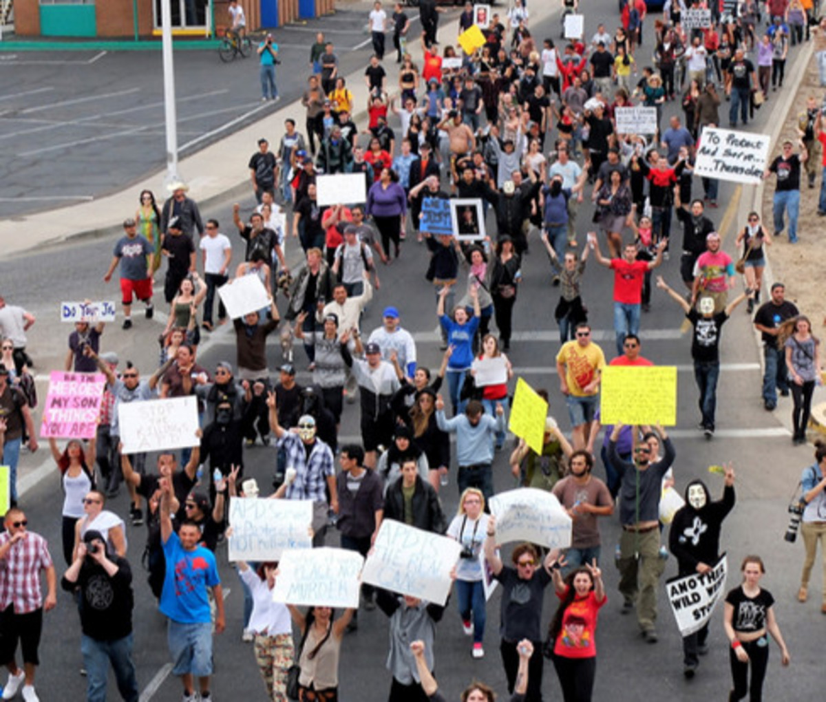 Slideshow: Hundreds Clash with Riot Police as they Protest the Recent ...