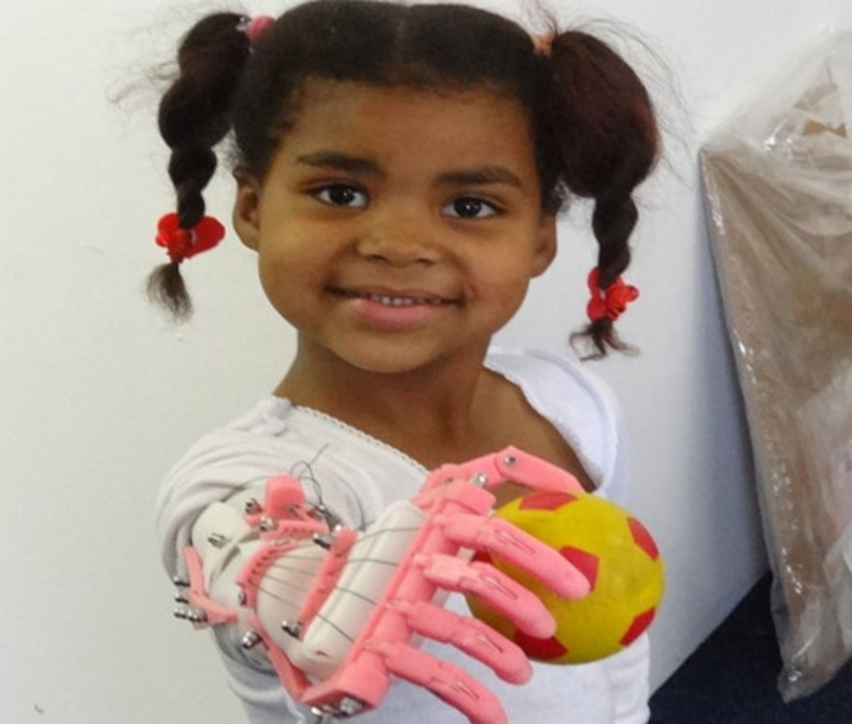 Amazing 3D Printed ‘Robohand,’ Gives Dozens of Amputees the Power to ...