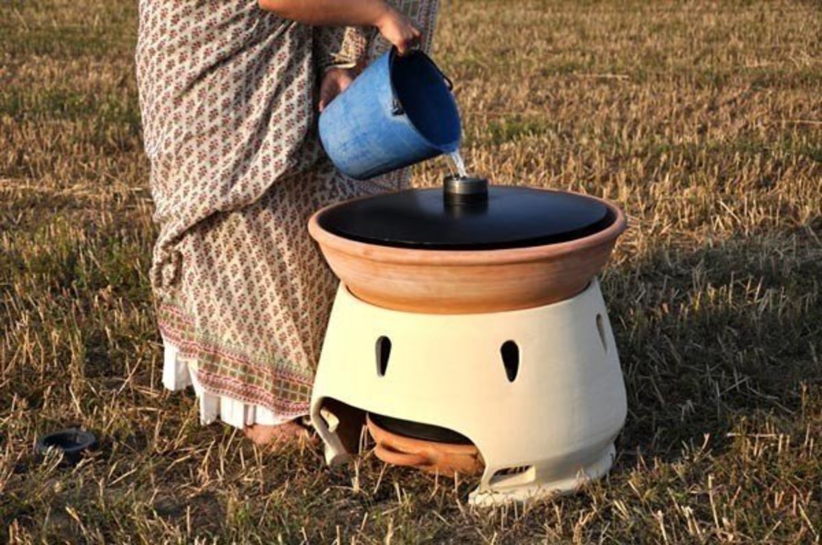 Solar Powered Water Distiller Turns Salt Water into Fresh Drinking ...