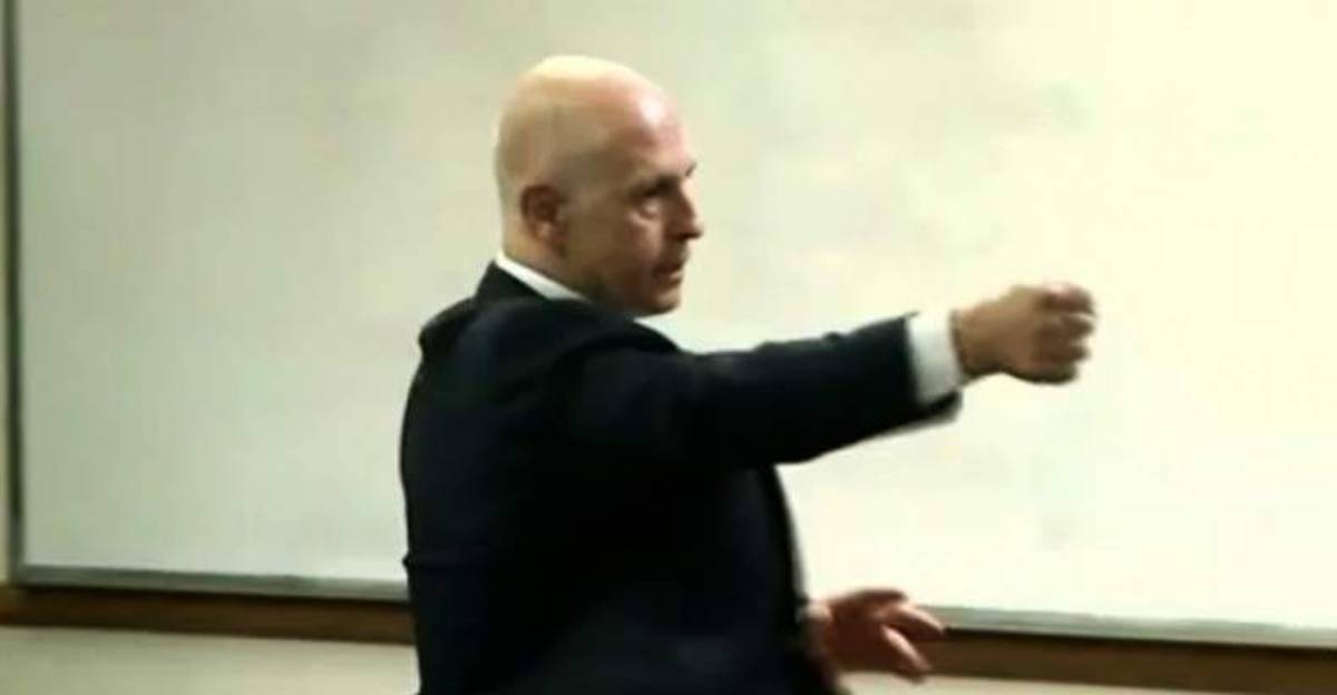 Meet the "Expert" Who Teaches Cops to Shoot First and Then Gets Paid to ...